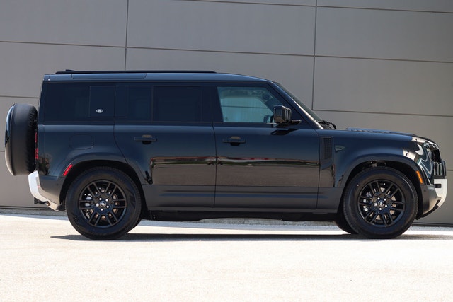 2024 Land Rover Defender 110 P300 S | Cars & Trucks | London | Kijiji