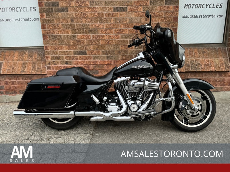 2013 Harley-Davidson Street Glide **CANADIAN BIKE** **LOTS OF E | Sport ...