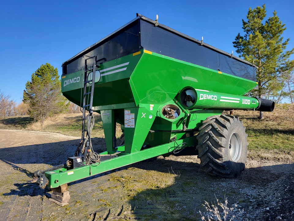 2023 Demco 1100SA Grain Cart | Farming Equipment | Winnipeg | Free local classifieds - Kijiji
