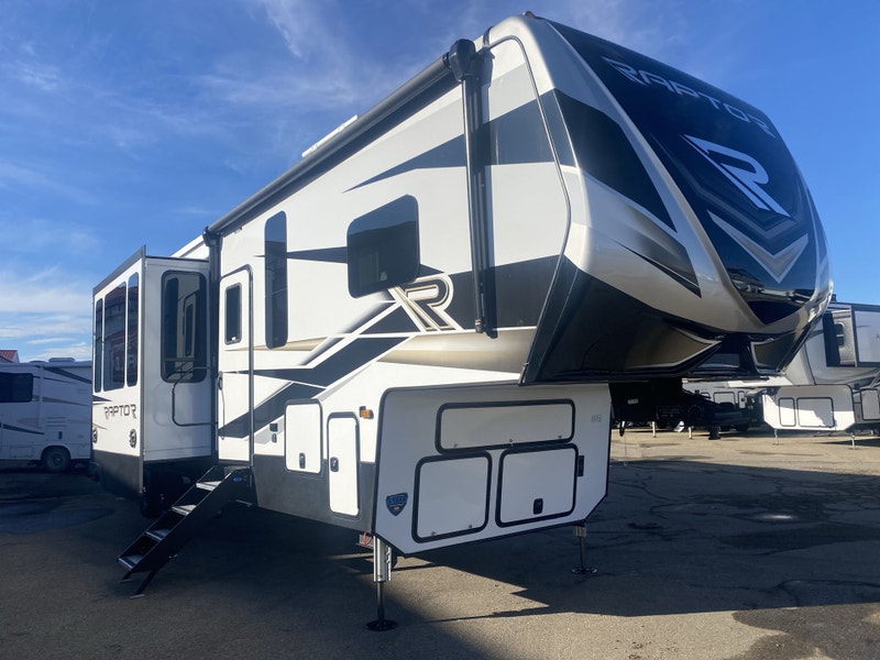 223 Raptor 352 TOY HAULER, OFF GRID, BLOWOUT CLEARANCE SALE | Travel ...