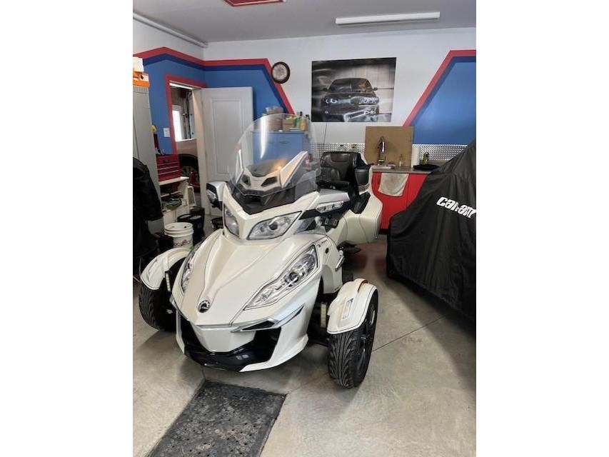 2015 Can-Am SPYDER RT | Street, Cruisers & Choppers | Laval / North ...