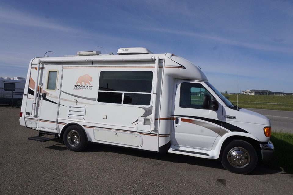 2004 Kodiak VXL220SL White | RVs & Motorhomes | Lethbridge | Free local ...