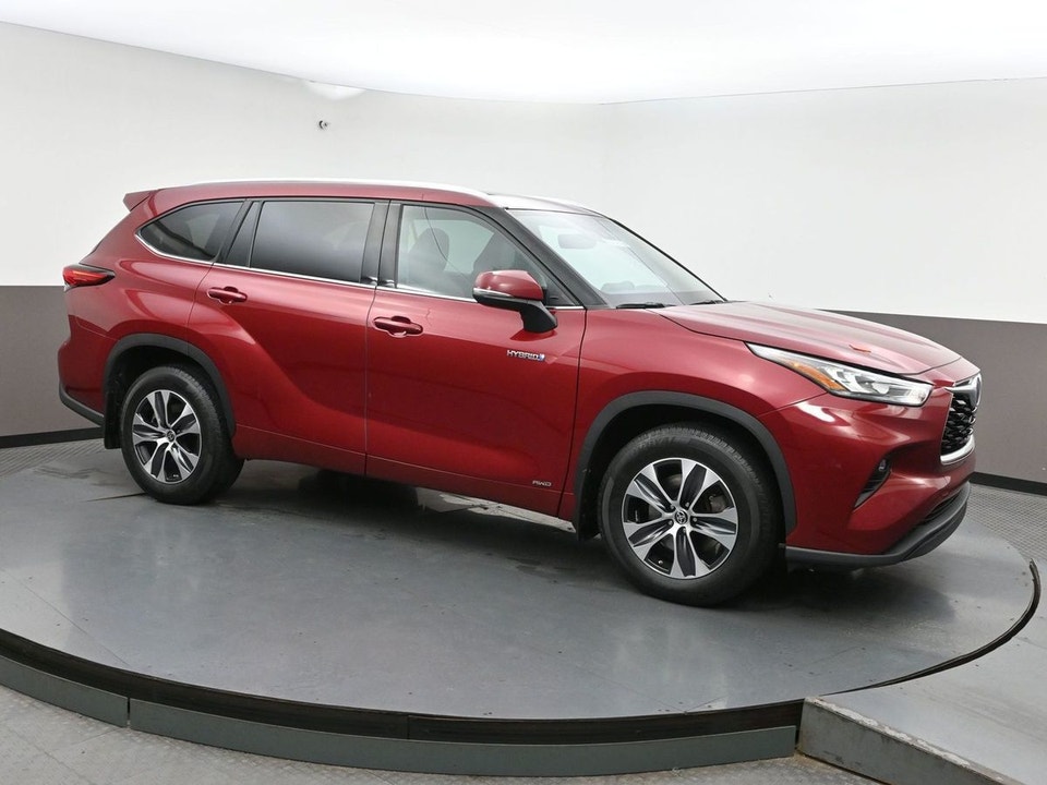 2021 Toyota Highlander XLE | AWD | THIRD ROW SEATING | POWERED S | Cars ...