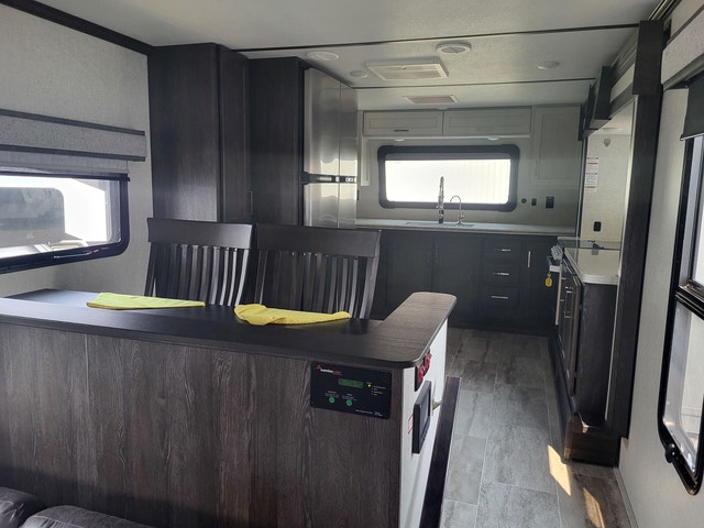 2019 RAPTOR 427 FW Toy Hauler....Attention Oil Field Execs! | Travel ...