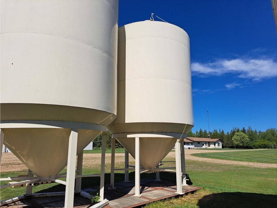 Wheatland 12 Ft Smooth Wall Hopper Bin | Farming Equipment | Calgary ...