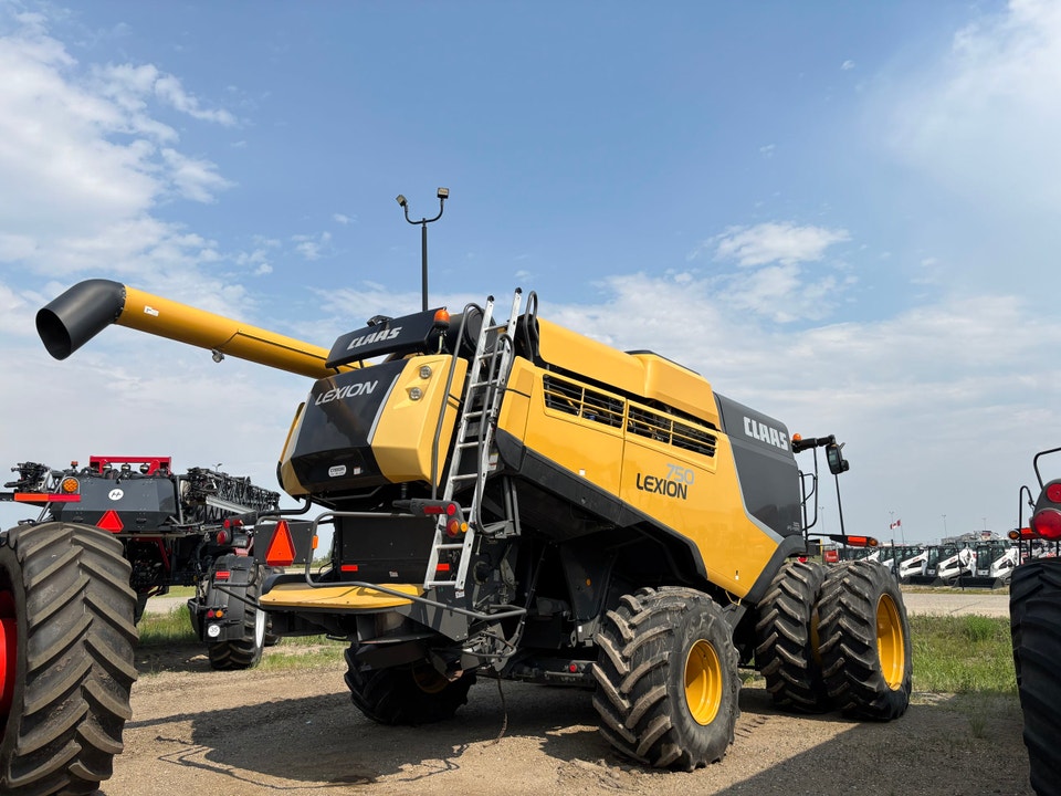 2017 CLAAS 750 Combine | Farming Equipment | Regina | Free local ...