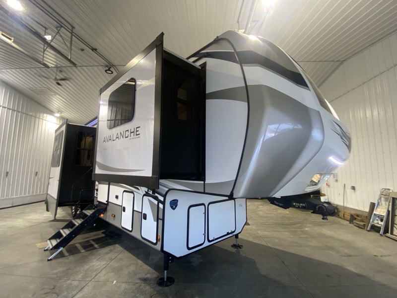 23 Avalanche 360FL LUXURY 5TH WHEEL, FRONT LIVING CLEARANCE SALE ...