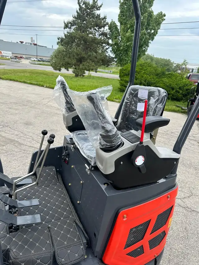 2025 CAEL EXCAVATOR 1.3 TON Hydraulic thumb, SWING BOOM with KUB ...