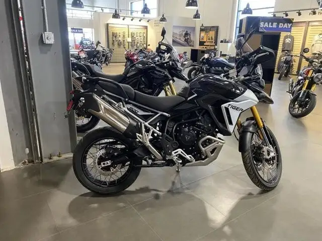 2025 Triumph Tiger 900 GT Pro Graphite Sapphire Black | Street ...