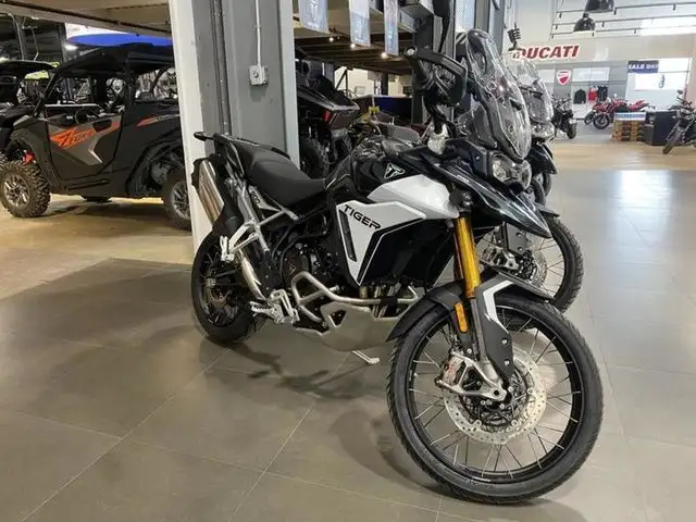 2025 Triumph Tiger 900 GT Pro Graphite Sapphire Black | Street ...