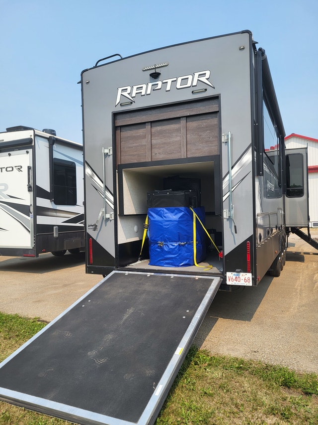 2019 RAPTOR 427 FW Toy Hauler....Attention Oil Field Execs! | Travel ...