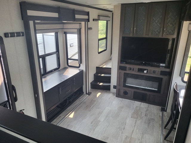 2019 RAPTOR 427 FW Toy Hauler....Attention Oil Field Execs! | Travel ...