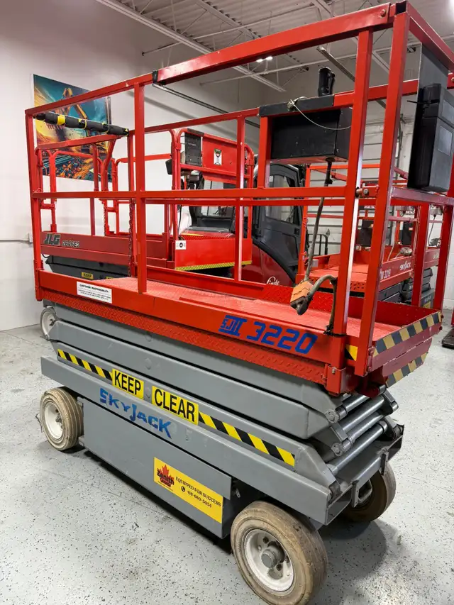 Skyjack Scissor Lift SJIII3220- Goes 20 feet high, Certified | Heavy ...