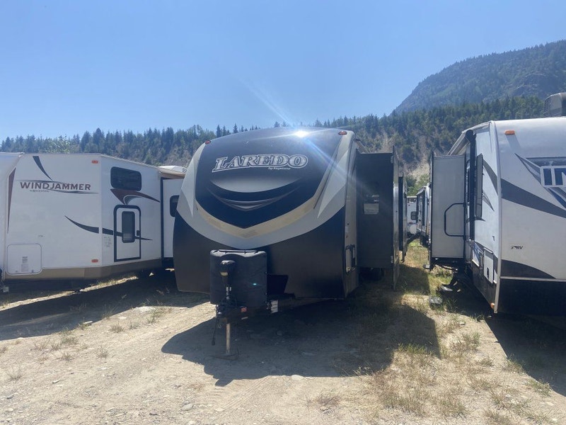 2017 Laredo 330 RL | RVs & Motorhomes | Nelson | Kijiji
