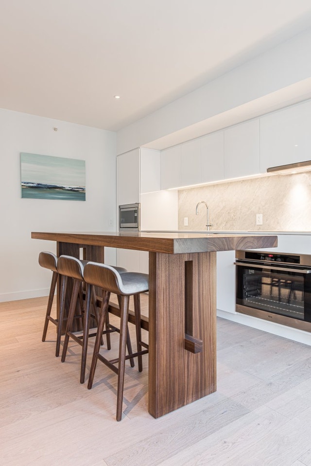 Beautiful 3 Bedroom City Scape Suite Downtown | Long Term Rentals ...