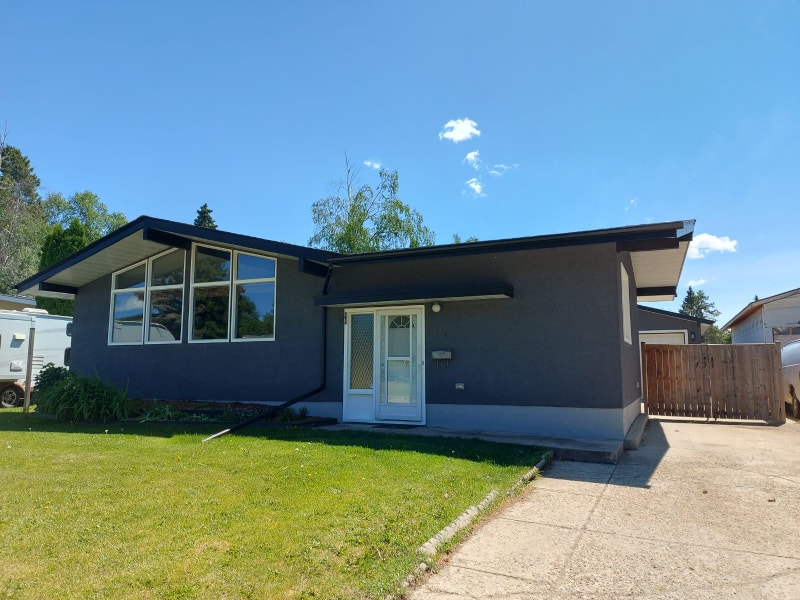 Beautiful 3 Bedroom House with Pull-through RV Garage | Long Term ...