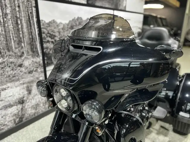 2025 Harley-Davidson TRI GLIDE ULTRA 114 VIVID BLACK BLACK TRIM ...