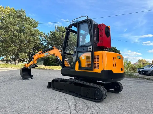 2025 CAEL Excavator 3.5 TON Heat / AC, Hydraulic Thumb, Swing Bo ...