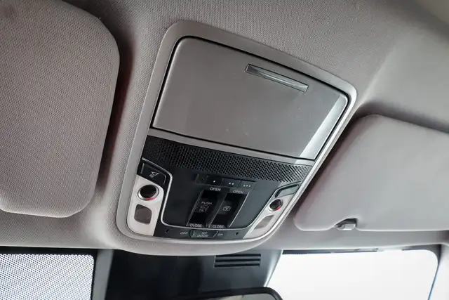 2018 Honda CR-V Touring SUPER LOW KMS | Cars & Trucks | Ottawa | Free ...