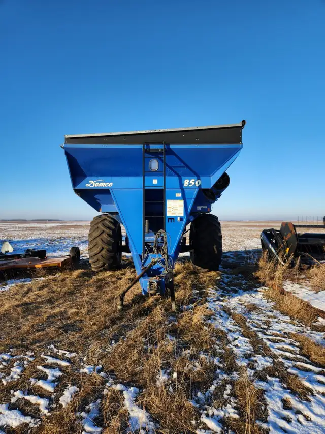 Used Demco 850 Bushel Grain Cart | Farming Equipment | Winnipeg | Free ...