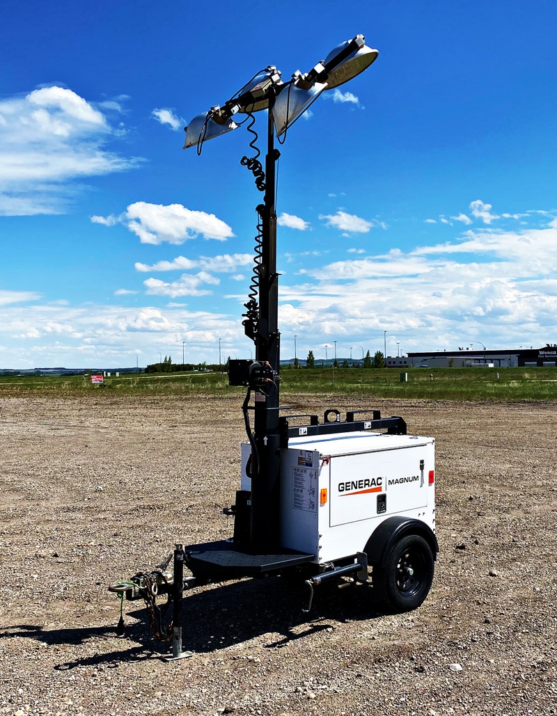 Generac Magnum Pro MLT3060MV 6kW Light Tower LOW HOURS $4150 | Other Business & Industrial | Red ...