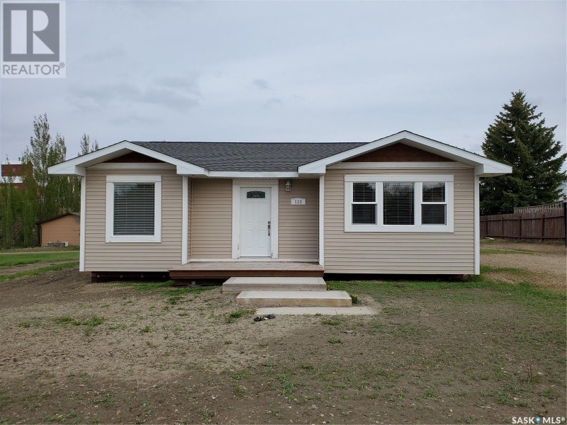 113 6th STREET E Ponteix, Saskatchewan | Houses for Sale | Swift ...