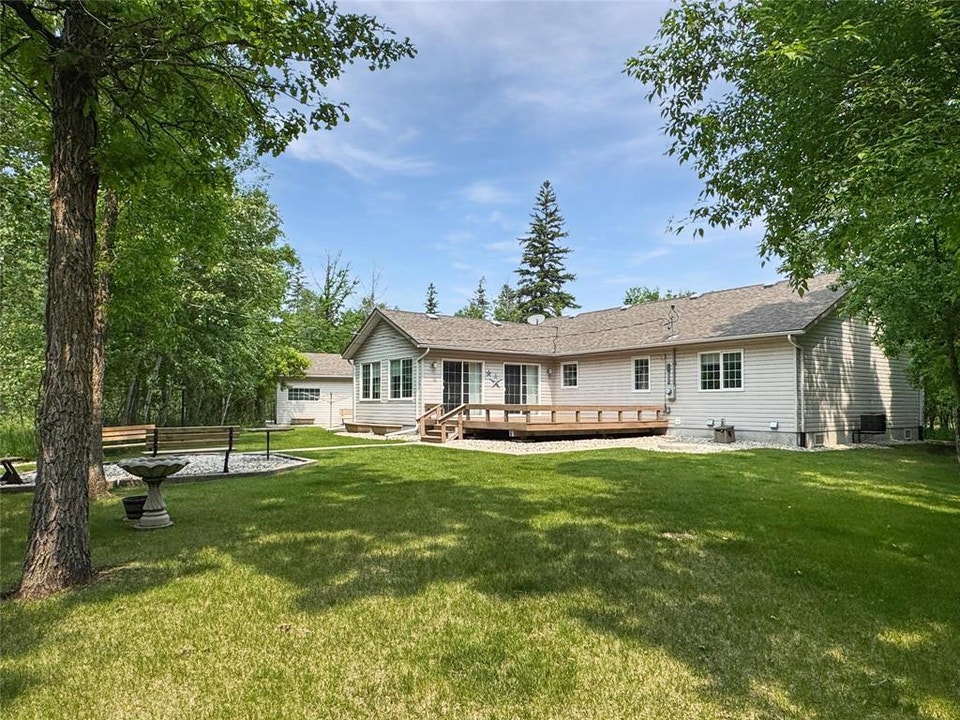 9 Lynx Lane Gimli Rm, Manitoba | Houses for Sale | Winnipeg | Free ...