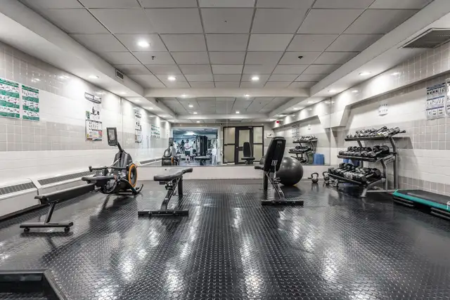 Renovated Studios, Queen and Bathurst - ID 4379 | Long Term Rentals ...