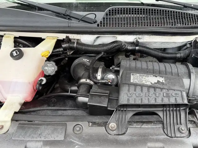 2015 Chevrolet Express 4500 11 Passenger Bus with Wheelchair Lif ...