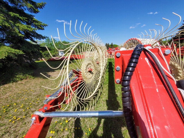 Farm King 14 Wheel V-Rake (RE14FK) | Farming Equipment | St. Albert ...