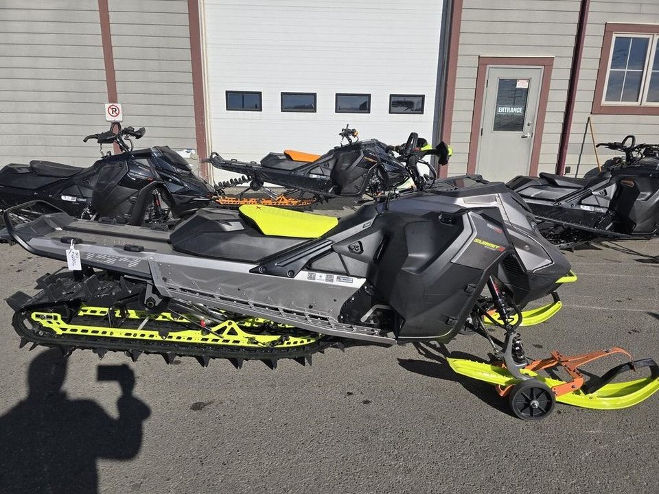 2023 Ski-Doo SUMMIT X TURBO 850 154 BIG SCREEN FINANCING AVAILAB ...
