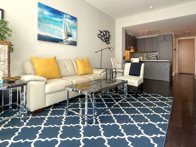 Luxurious 1-Bed + Den Condo in The Waterfront, Downtown Toronto | Short ...