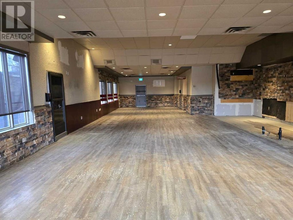 528 2 Avenue SE Airdrie, Alberta | Commercial & Office Space for Rent ...