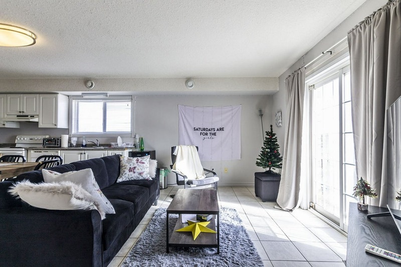 ONE ROOM LEFT | University Ave E | Unfurnished | Room Rentals ...