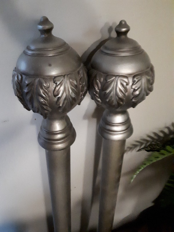 2 pôles à rideaux avec oeillets en bois | Habillage de fenêtres ...