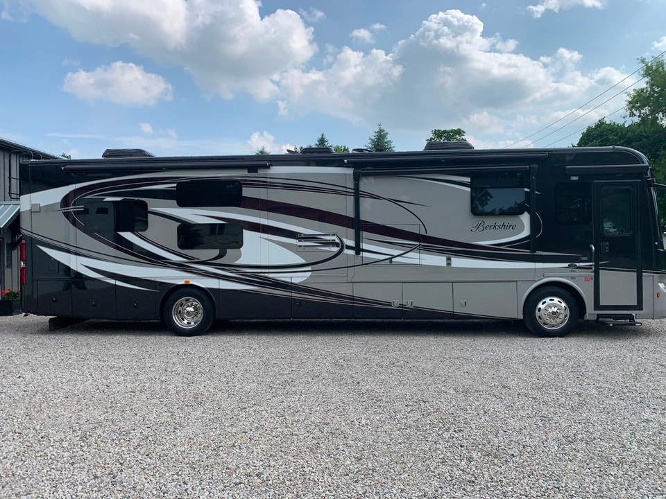 2015 Berkshire 400BH Diesel Bunk Model | RVs & Motorhomes | Sarnia | Free local classifieds - Kijiji