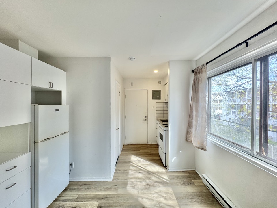 3 1/2 à louer dans Rosemont au dernier étage (2e) - Disponible | Long ...