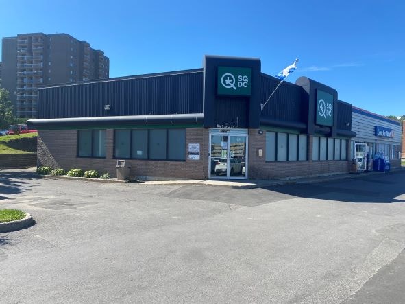 Local pour commerce très bien situé | Espaces commerciaux et bureaux à ...