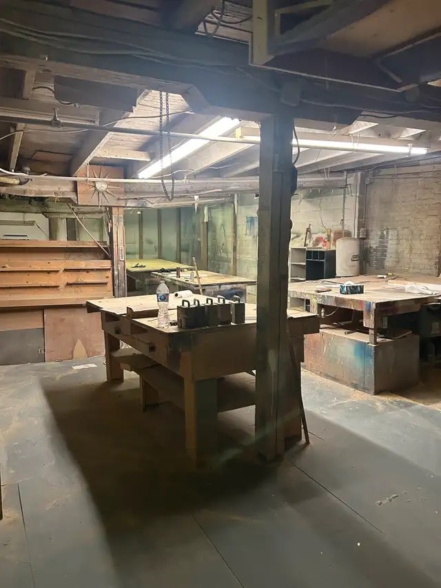 Très grand local commercial à louer Libre +/- 2700 p.c. | Espaces ...