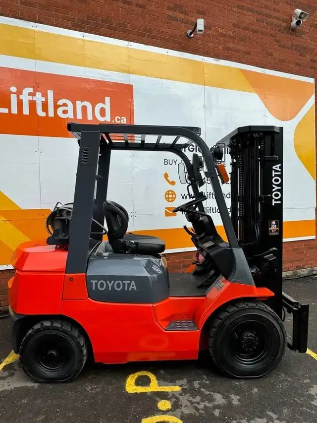 Toyota 7FGU25 Forklift – 5,000 lb Capacity – LPG | Heavy Equipment ...