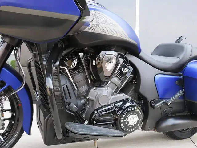2024 Indian Motorcycle Challenger Dark Horse Spirit Blue Smoke | Street ...