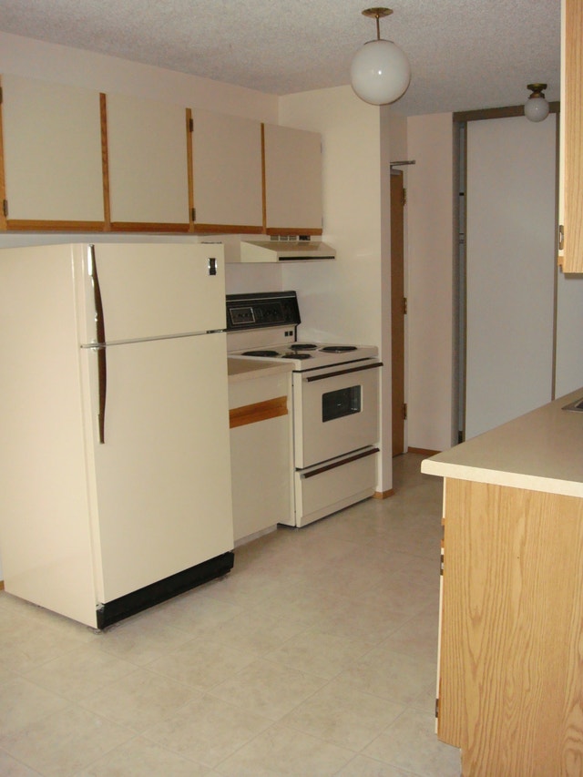 LARGE 2 BEDROOM - 712 HERITAGE LANE (LAKEWOOD) | Long Term Rentals ...