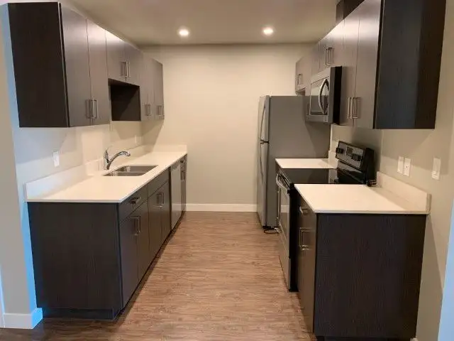 102 221D Lake Street - 2 Bedroom Apartment for Rent | Long Term Rentals ...