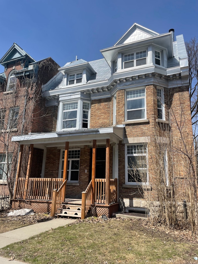 Beau grand loft 2 1/2, 1er étage, Boul. Renée Lévesque Est | Locations ...