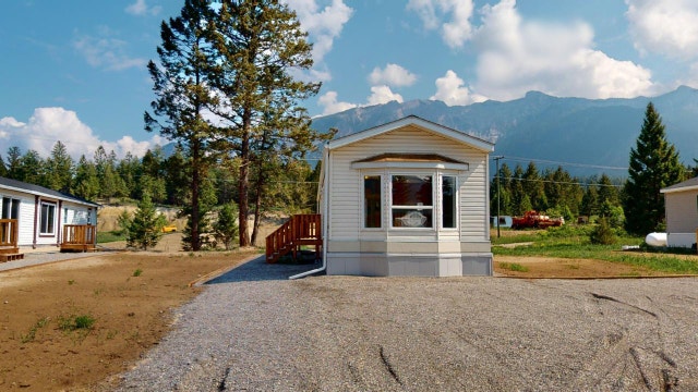 4813 CRESCENTWOOD DRIVE Edgewater, British Columbia | Houses for Sale ...