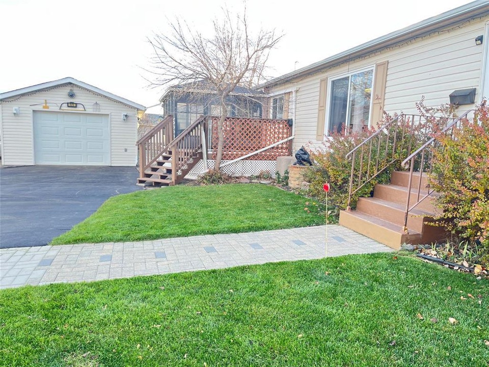 11 Goldfinch Crescent Brandon, Manitoba | Houses for Sale | Brandon ...