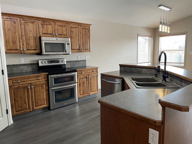 Spacious 5 Bed, 3 Bath Family Home with Double Attached Garage | Long ...