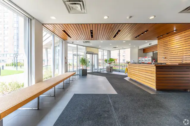 Renovated Large Bachelor, Queen and Niagara - ID 4331 | Long Term ...