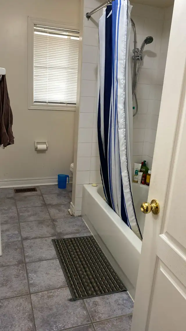 Furnished Rm Queen Bed Det House $800 Nr Erin Mill Town Ctr | Room ...