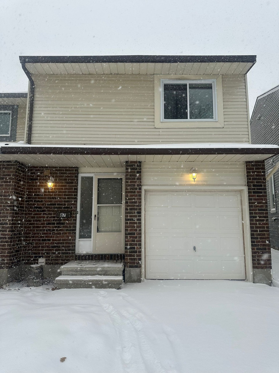 87 Celtic Court - Move-In Ready! Freshly Painted ! - 3 Bedroom H | Long ...